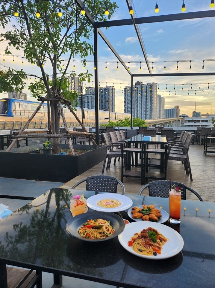 Bangkok Rooftop Dining: The Dishes Rooftop Eatery & Cafe Bang Wa ...